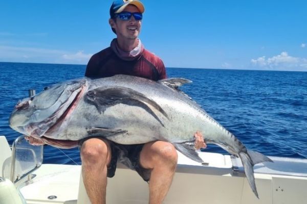 Carangue ignobilis fishing on Reunion Island, what equipment should you ...