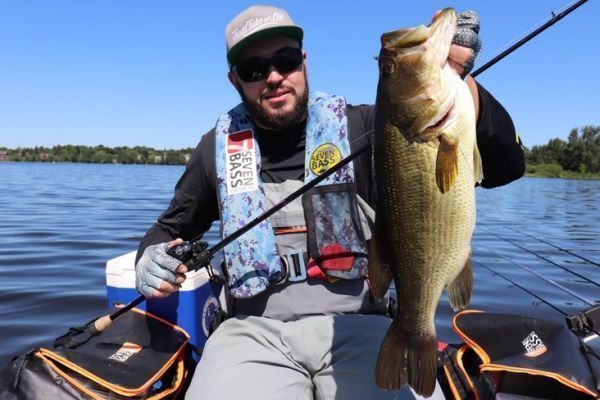 Canada: float-tube black bass fishing in southern Quebec